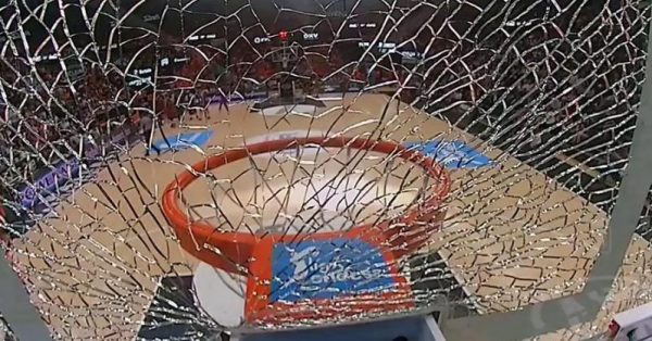 Moussa broke the backboard - Eurohoops