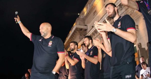 20,000 Serbian fans welcome the national team back home - Eurohoops