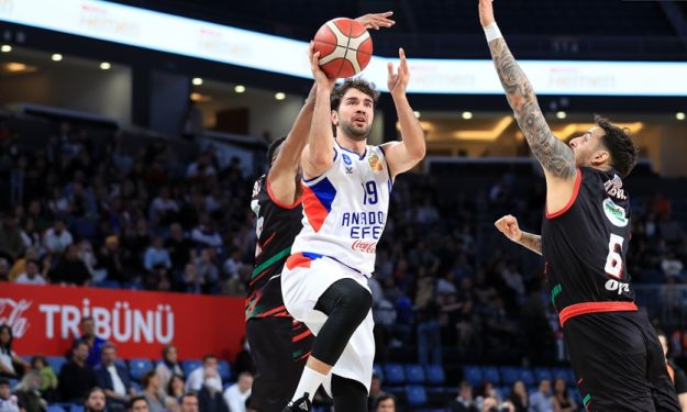 Bugrahan Tuncer seguirá en el Efes - Eurohoops