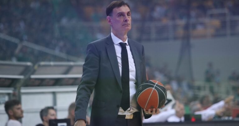 Μπαρτζώκας: "Απορώ πώς δόθηκαν το αντιαθλητικό φάουλ και η τεχνική ...