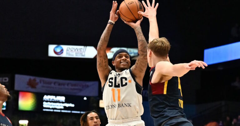 Isaiah Thomas is signing a ten-day contract with the Phoenix Suns ...