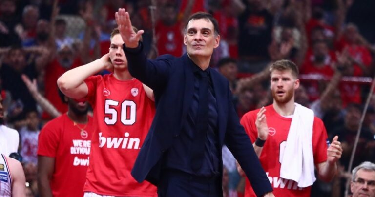 Giorgos Bartzokas extends his contract with Olympiacos until 2026 ...