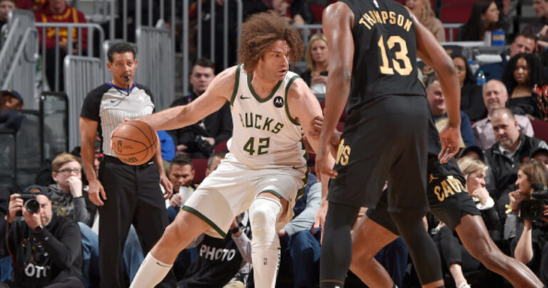 Robin Lopez on playing in Europe: “I absolutely consider it” - Eurohoops