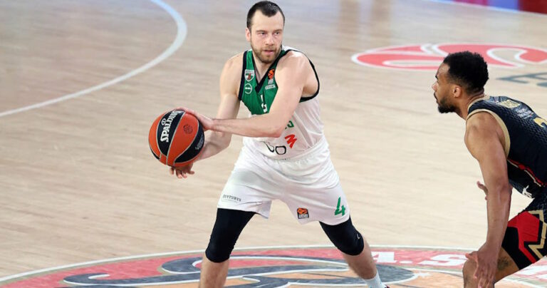 Lukas Lekavicius arrives for AEK in the Basketball Champions League ...