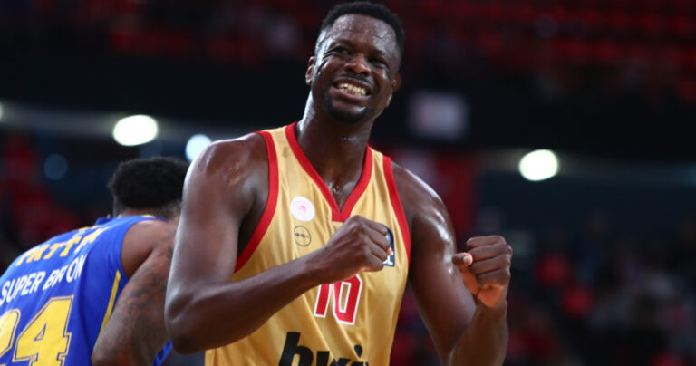 Moustapha Fall is back for Olympiacos in the two-game week - Eurohoops