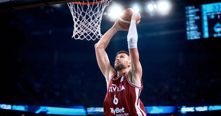Kristaps Porzingis enjoys ‘unbelievable’ atmosphere in Riga: “Fun game ...