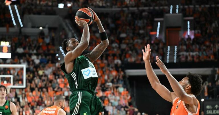 Hayes-Davis at the buzzer lifts Panathinaikos over Valencia in OT ...