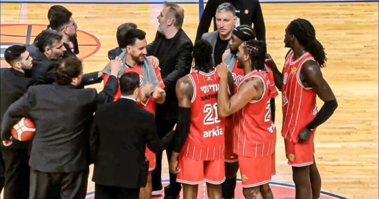 Hapoel Tel Aviv game ends at half time with only one player left on the ...